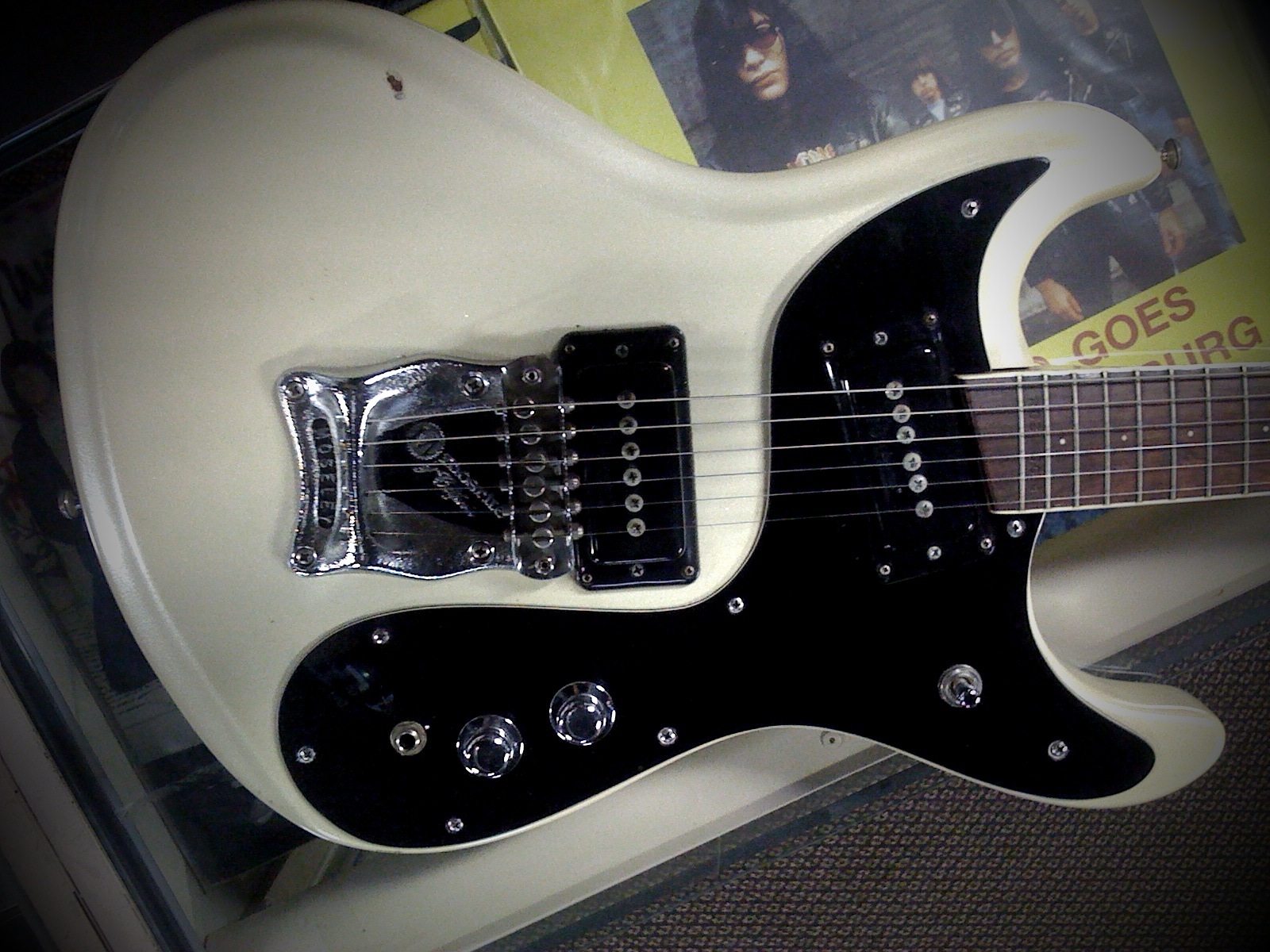 guitarnerd.com.au » Mosrite – The Ramone’s model