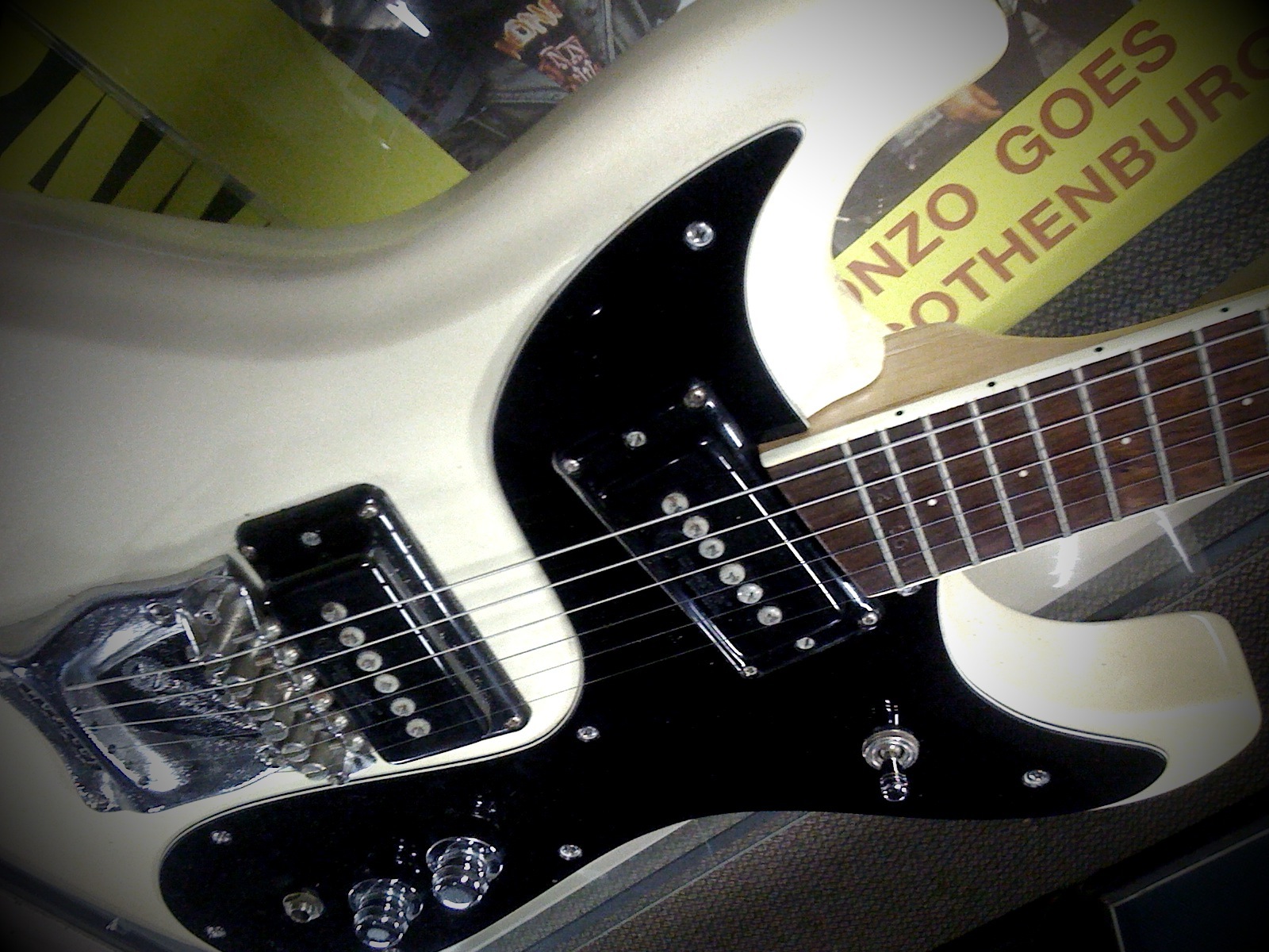 guitarnerd.com.au » Mosrite – The Ramone’s model