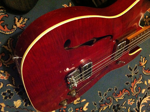 guitarnerd.com.au » Maton Mastersound 1100 Bass